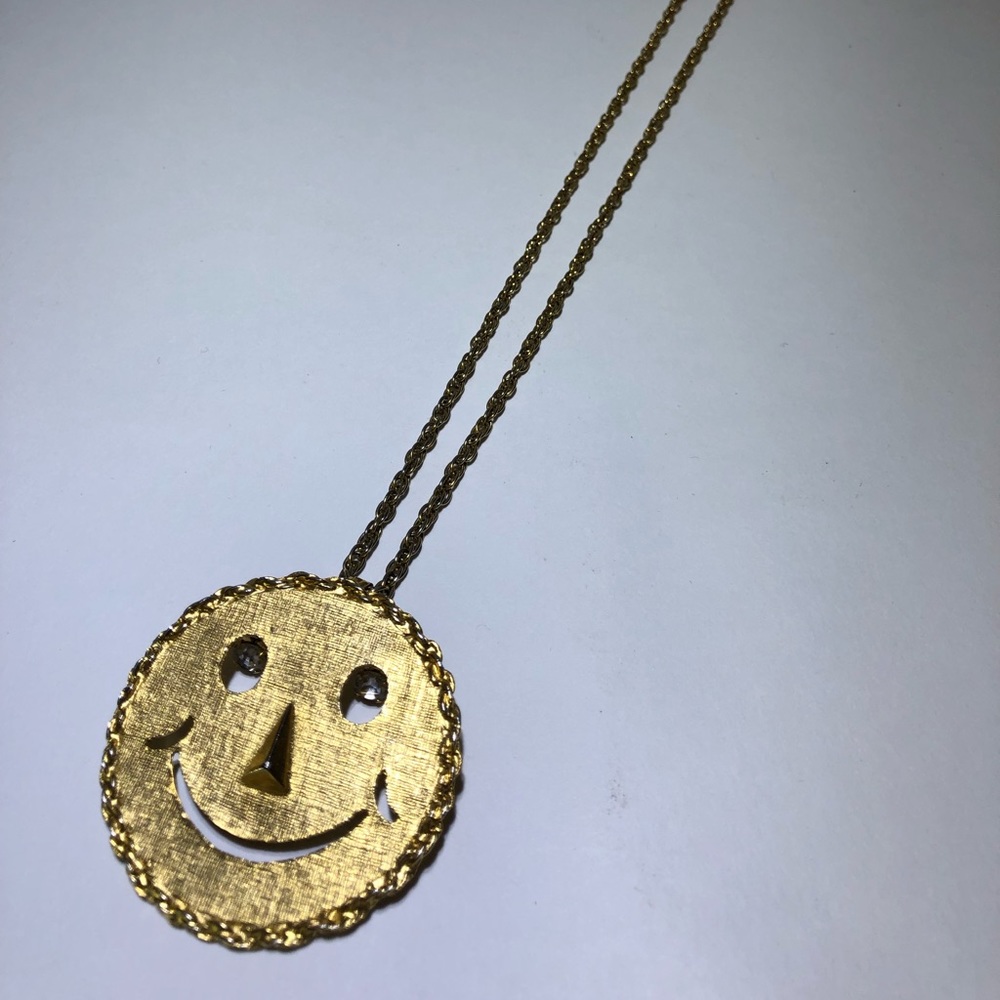 Vintage Gold Smiley Face Rhinestone Eyes Necklace - Gem